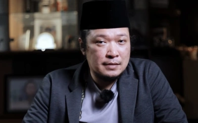 Profil Frank Alexander Hutapea, Anak Hotman Paris yang Jadi Tenaga Ahli ...