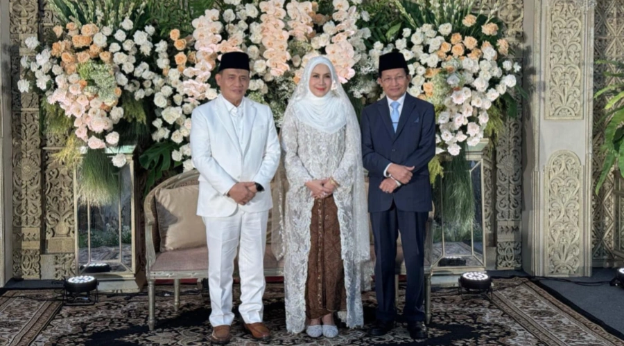 Siapa Suami Pertama Maya Suhasni Siregar Istri Wamenag Romo Syafi'i?