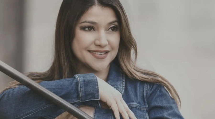 Biodata dan Agama Sarah Azhari, Artis Adik Ayu Azhari yang Pernah ...