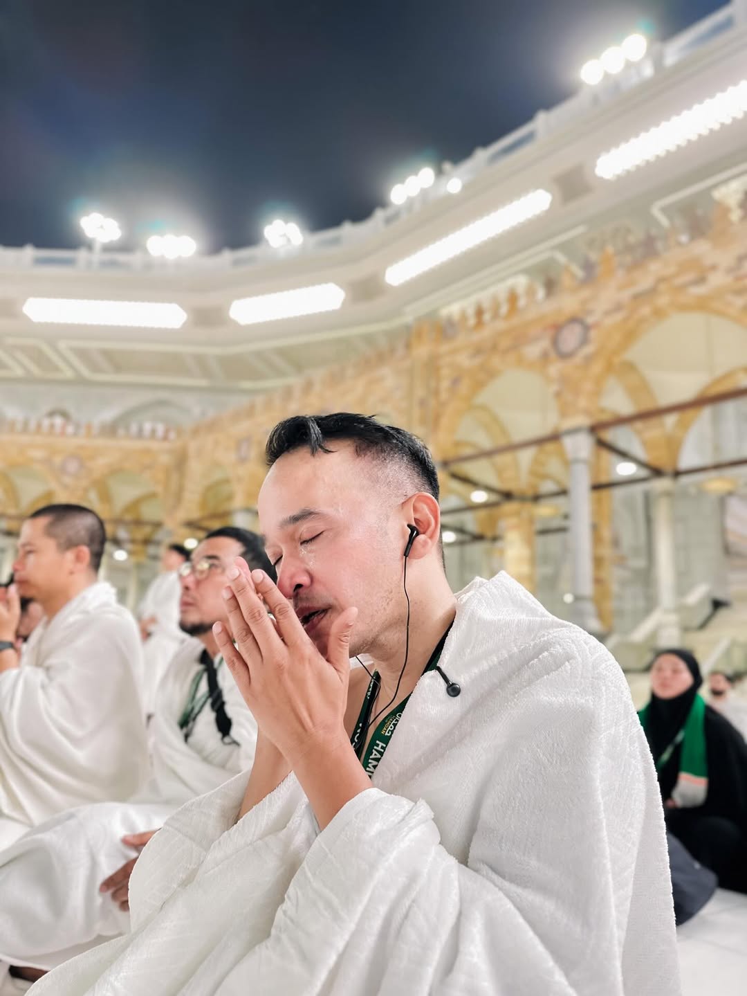 5 Bulan Jadi Mualaf, Potret Ruben Onsu di Depan Kabah saat Umroh Jadi ...