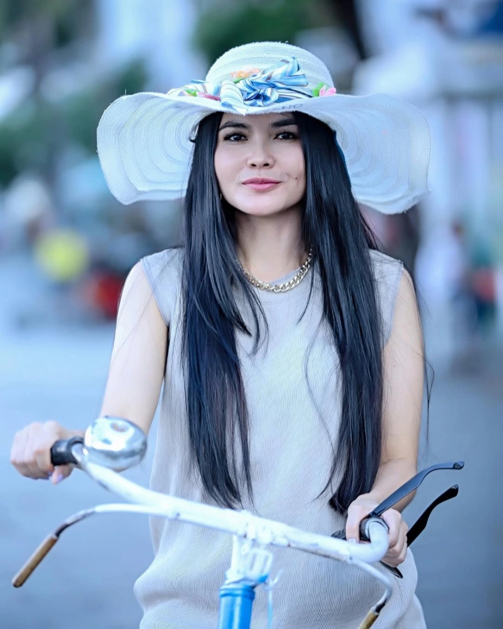 Biodata dan Agama Karina Ranau, Setia Dampingi Epy Kusnandar Hingga Akhir Hayat