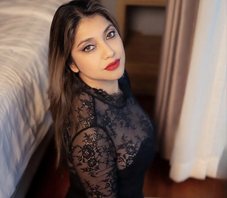 Biodata dan Agama Sarah Azhari, Artis Adik Ayu Azhari yang Pernah ...