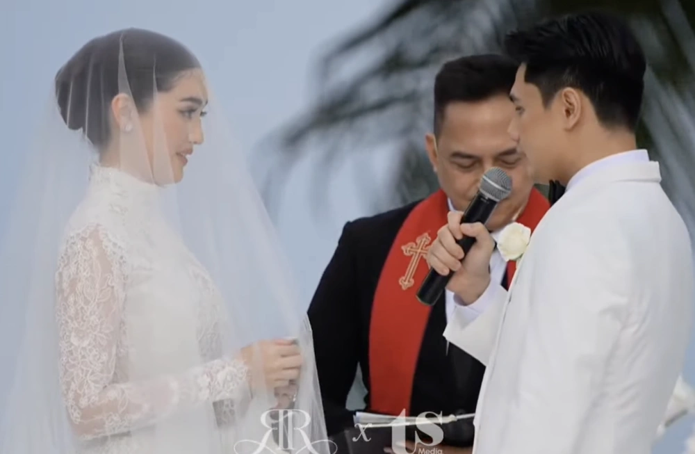 Detik-Detik Rayn Wijaya Nangis Melihat Ranty Maria Naik Altar Pernikahan