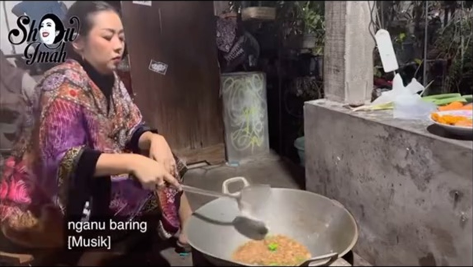 Soimah Ikut Rewang Hingga Tak Segan Terjun Langsung ke Dapur Banjir Pujian
